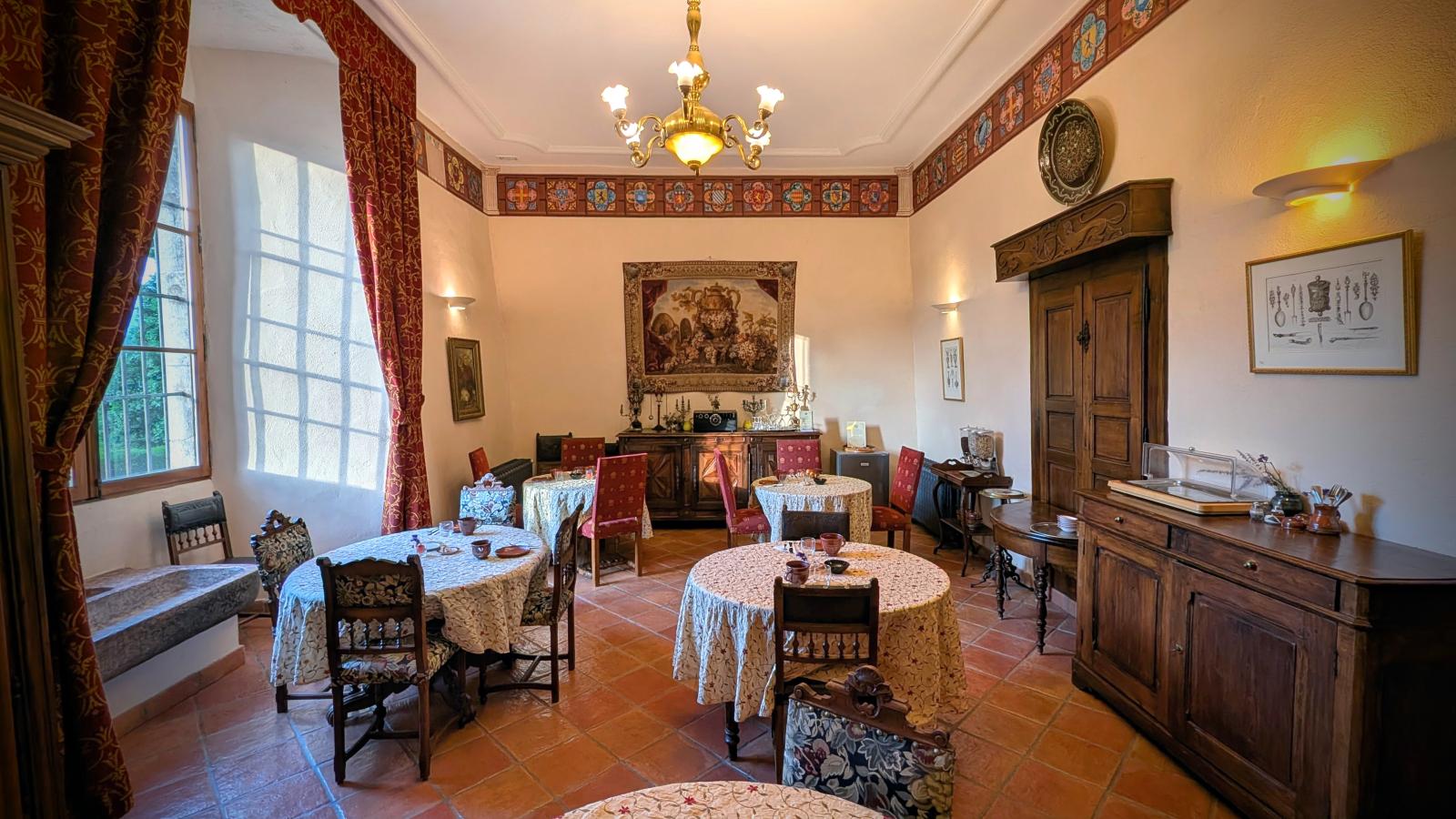 Restauration au château & aux alentours